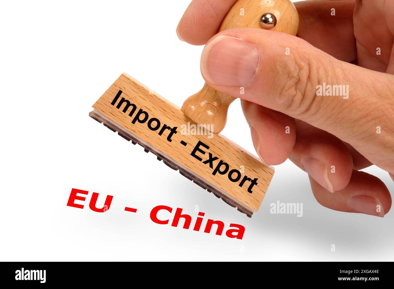 Import - Export Ein Holzstempel ist beschriftet mit dem Aufdruck Import ...