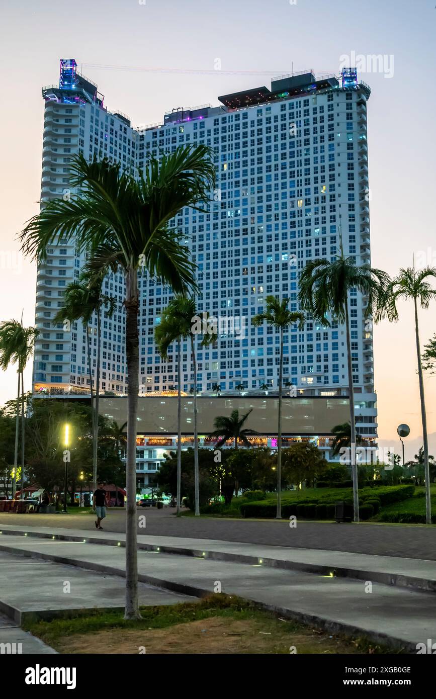 The Sands Apartments and Mall on Balboa Avenue and Cielo Rooftop - Poin ...