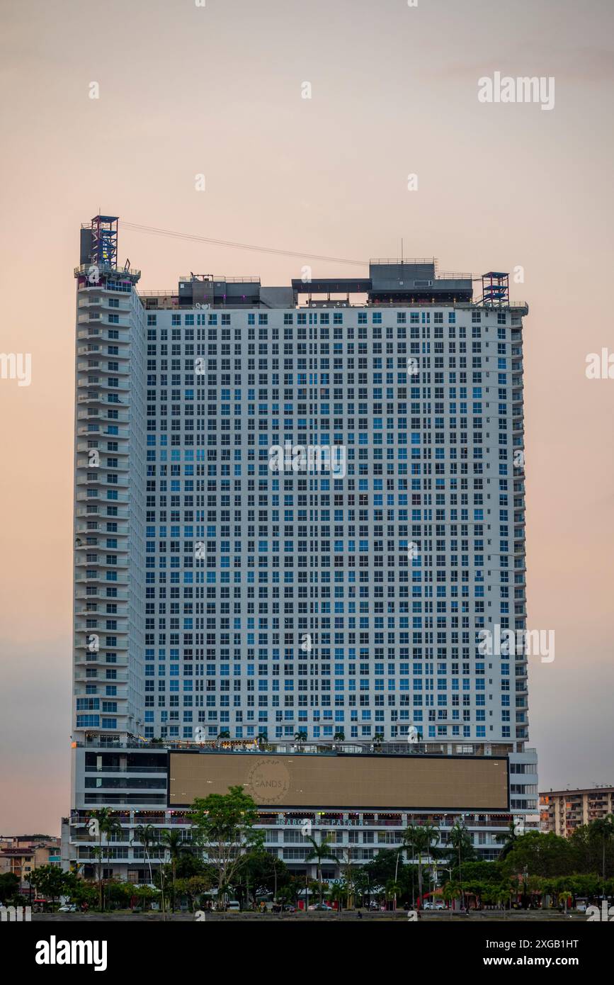 Cielo rooftop poin panama zipline hi-res stock photography and images ...