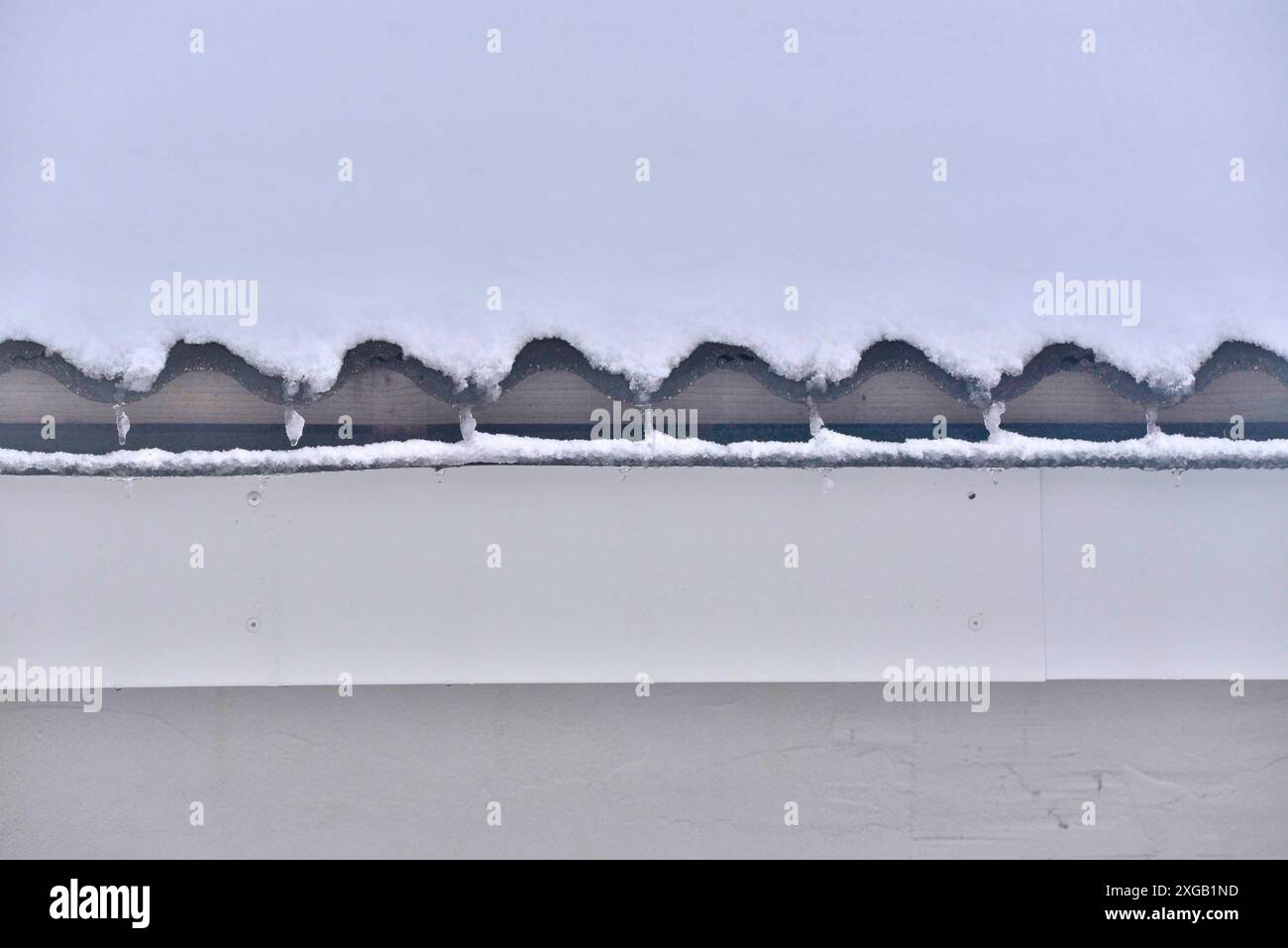 snow waves on the roof Stock Photo - Alamy