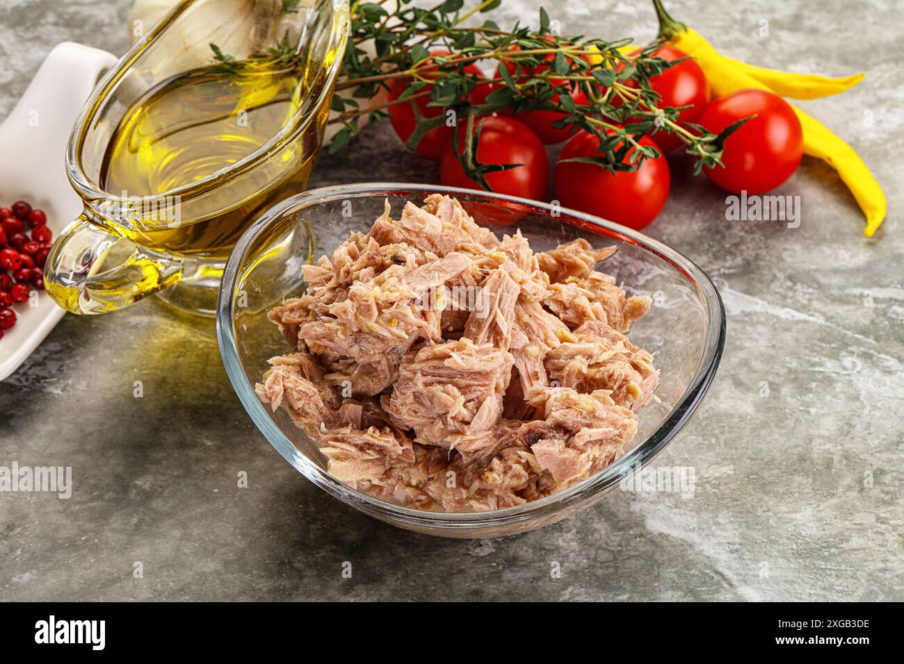 Canned tuna fillet with oil for salad Stock Photo - Alamy