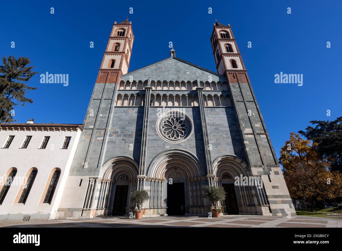 View of the Basilica of Sant'Andrew (Sant'Andrea) in Vercelli, Piedmont ...