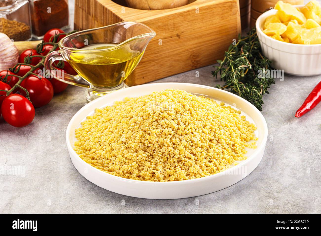 Italian cuisine - dry stelline pasta for bowl Stock Photo - Alamy