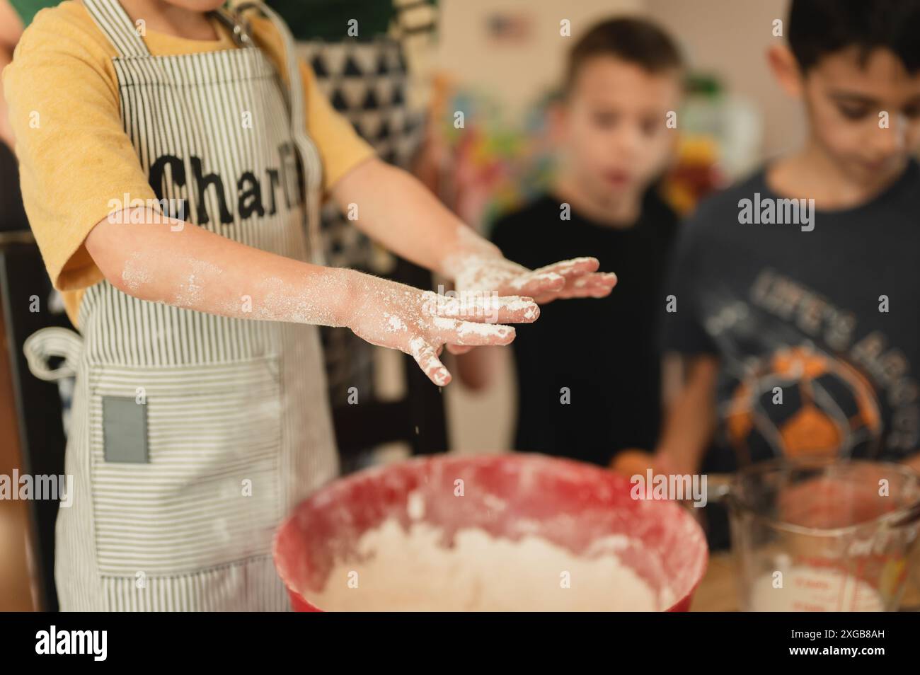 Flour covered hands hi-res stock photography and images - Alamy