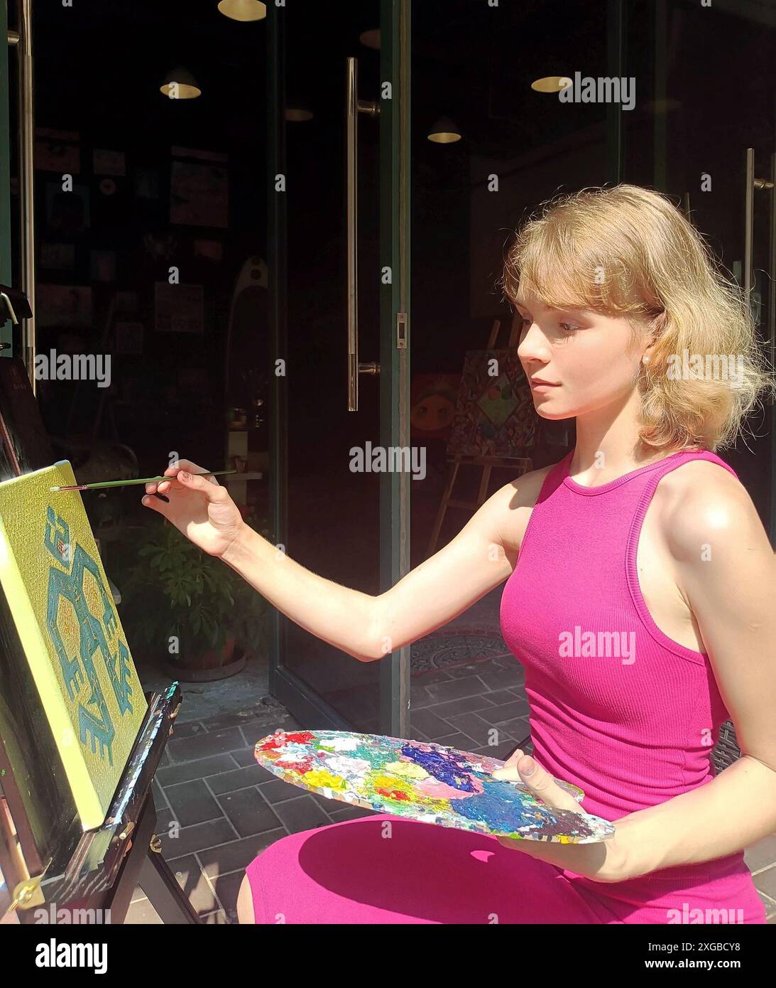 Haikou. 8th July, 2024. Russian artist Kuznetsova Aleksandra applies ...