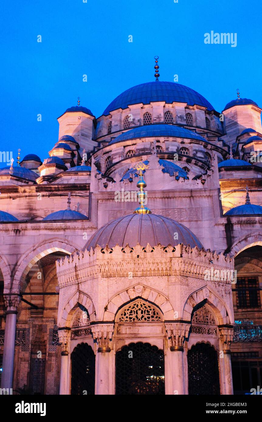 Turkey, Istanbul, The New Mosque or Mosque of the Valide Sultan at ...
