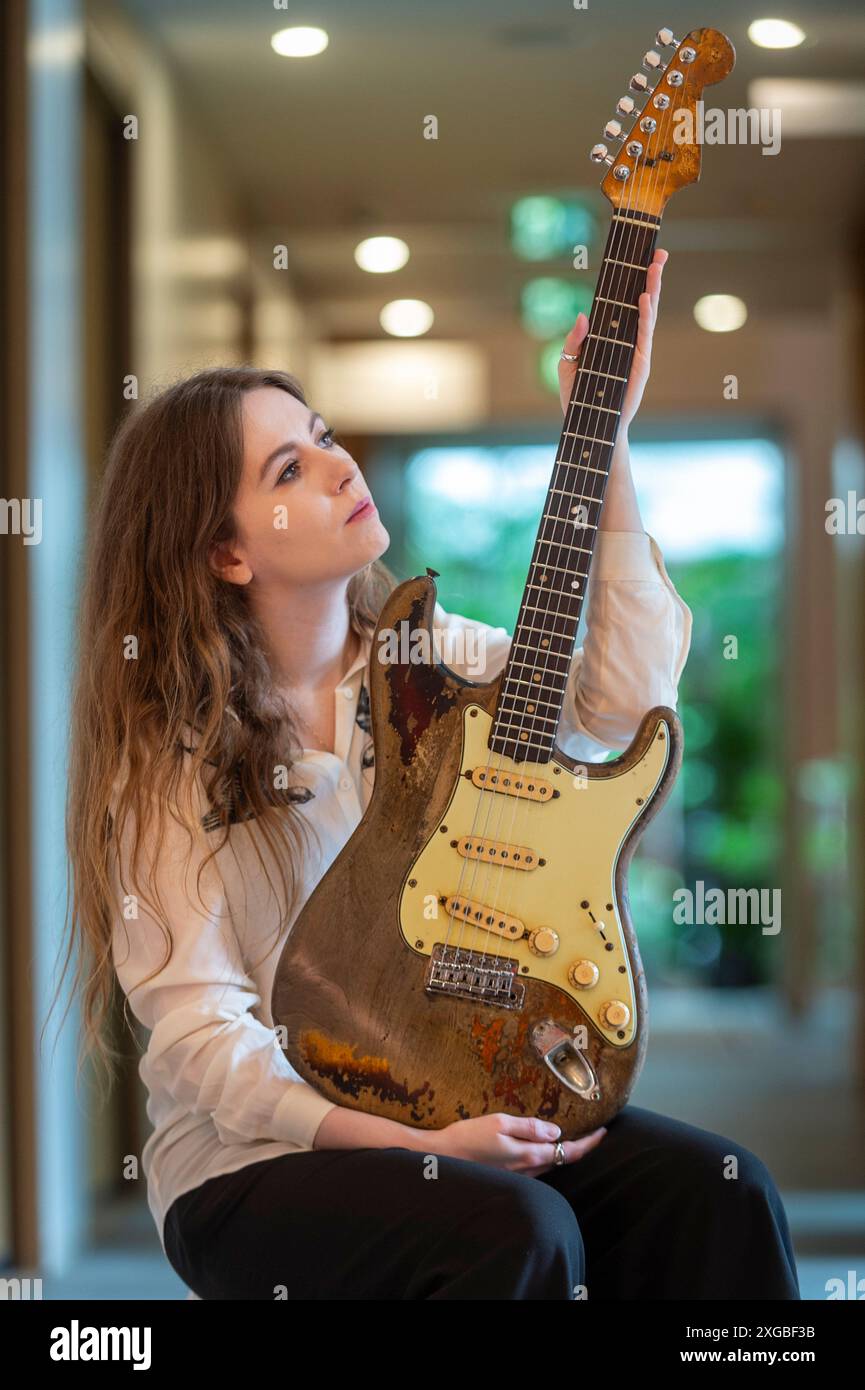 London, UK. 8 July 2024. The iconic 1961 Fender Stratocaster, (Est. £ ...