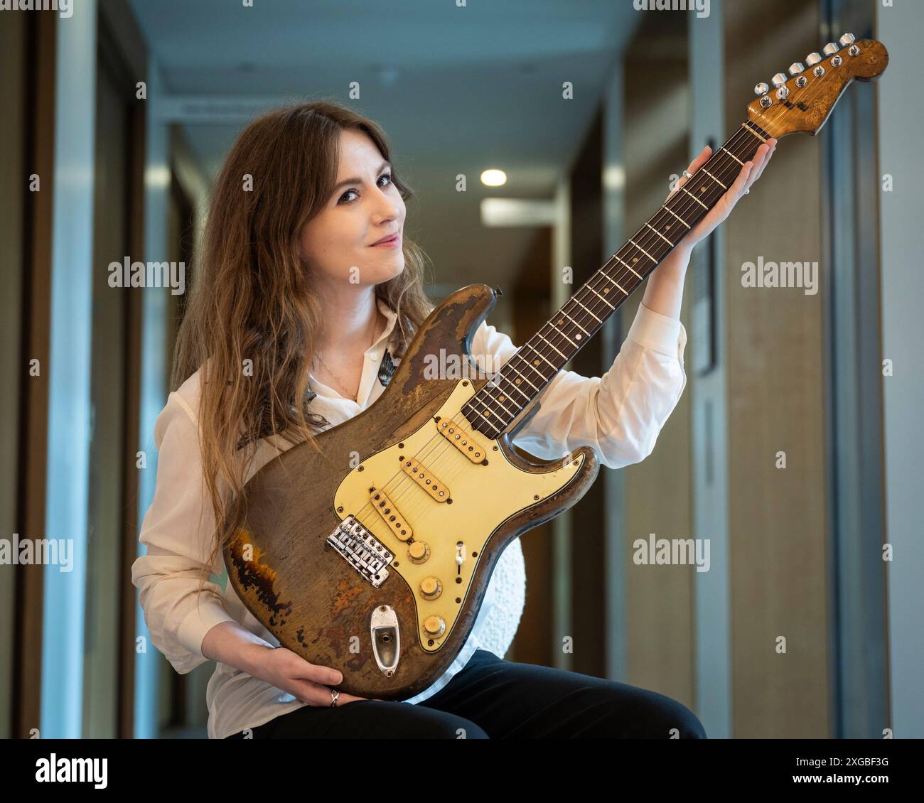 London, UK. 8 July 2024. The iconic 1961 Fender Stratocaster, (Est. £ ...