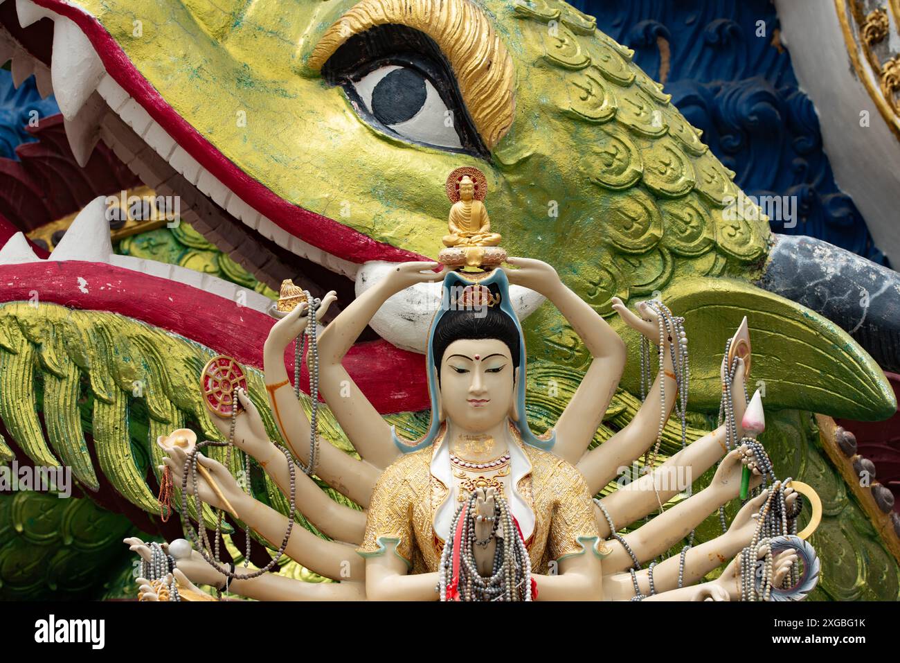 Golden multi armed deity statue hi-res stock photography and images - Alamy