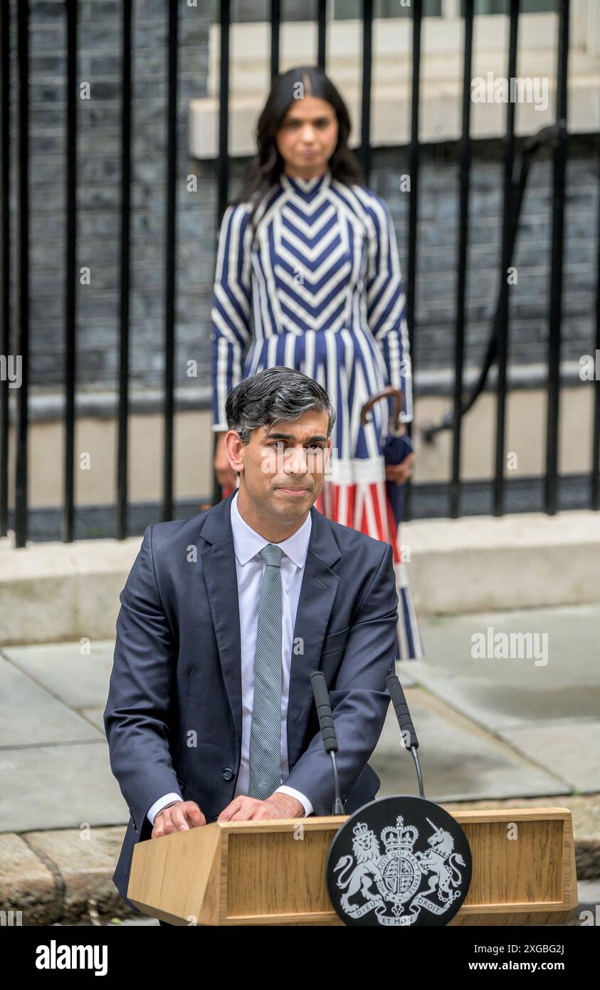 Rishi Sunak MP speaking in Downing Street with his wife, Ahshata Murty ...