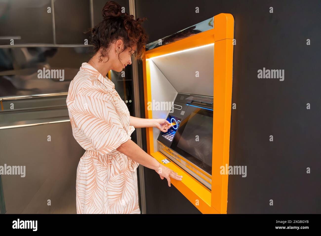 Using banking hi-res stock photography and images - Alamy