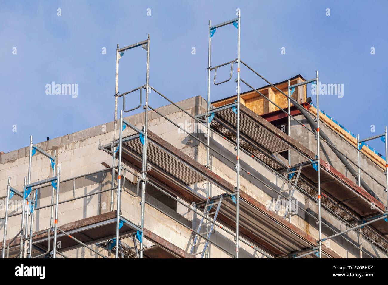 Scaffolding, house facade, shell construction, residential building ...