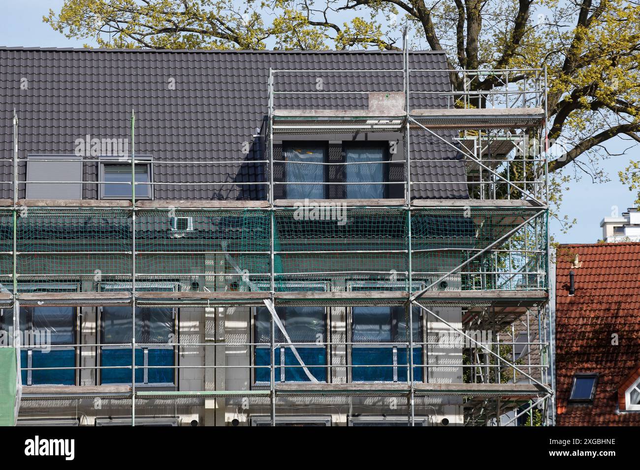 Scaffolding, house facade, shell construction, residential building ...
