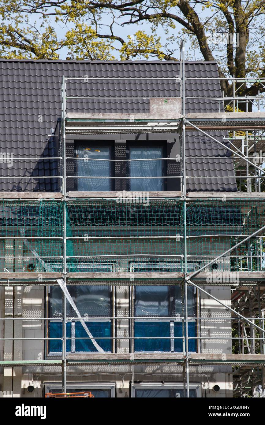 Scaffolding, house facade, shell construction, residential building ...