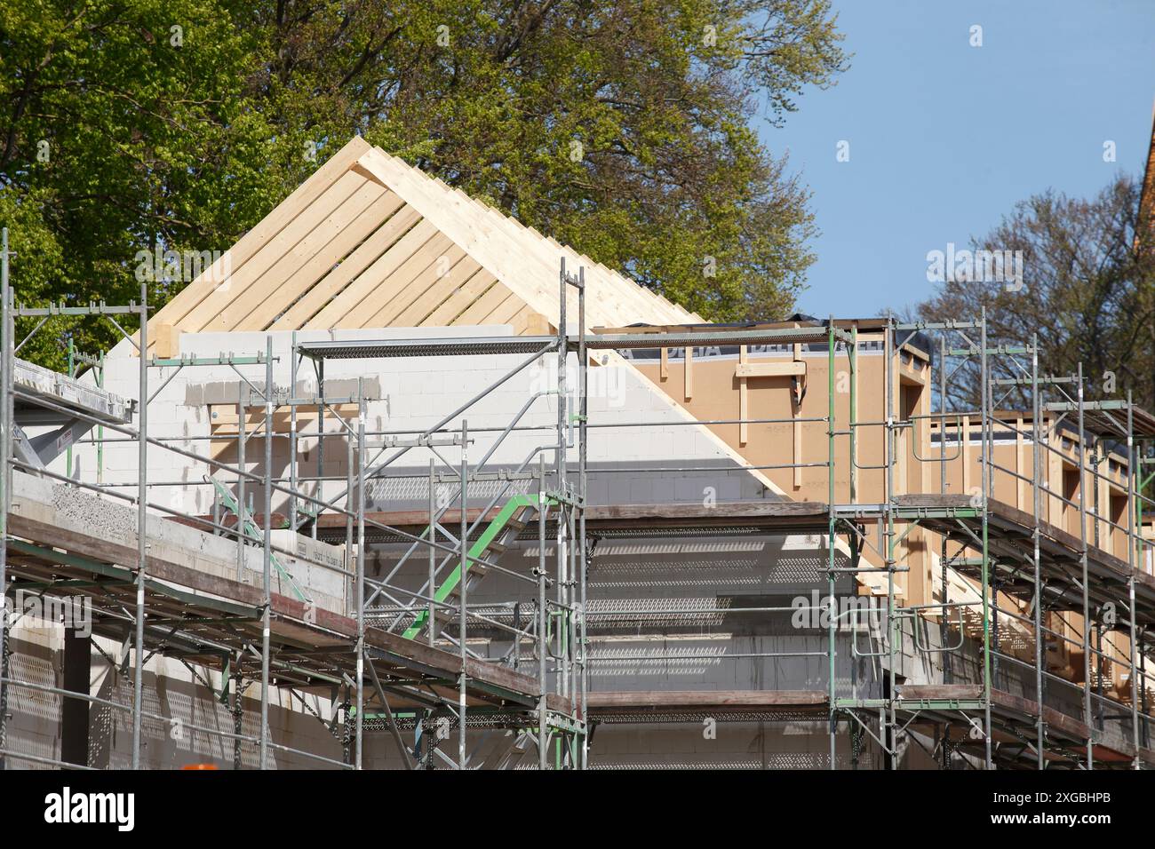 Roof truss, scaffolding, house facade, shell construction, residential ...