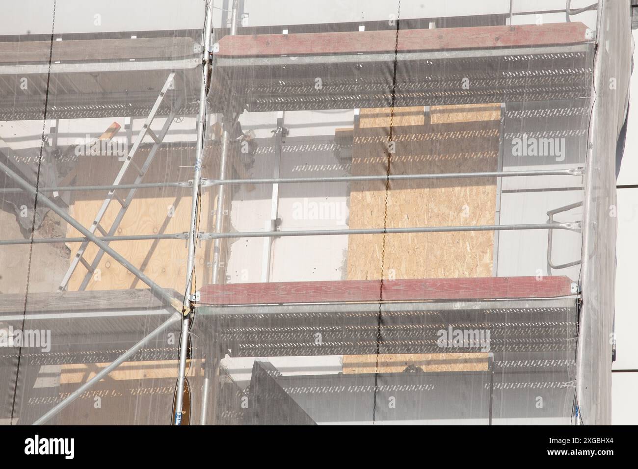 Scaffolding, house facade, shell construction, residential building ...