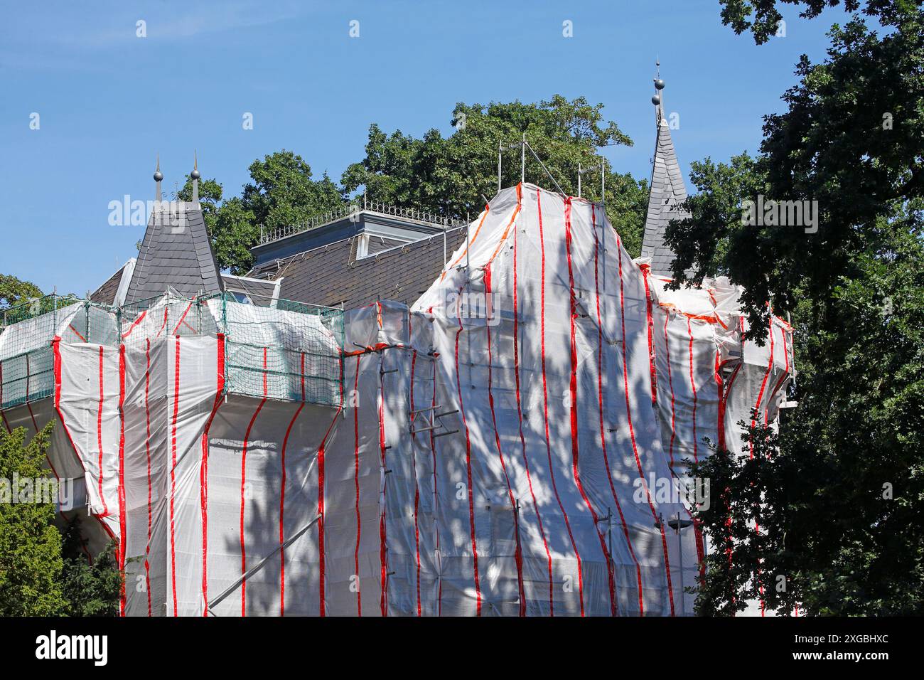 Villa, Construction site, Scaffolding, Old building, Renovation ...