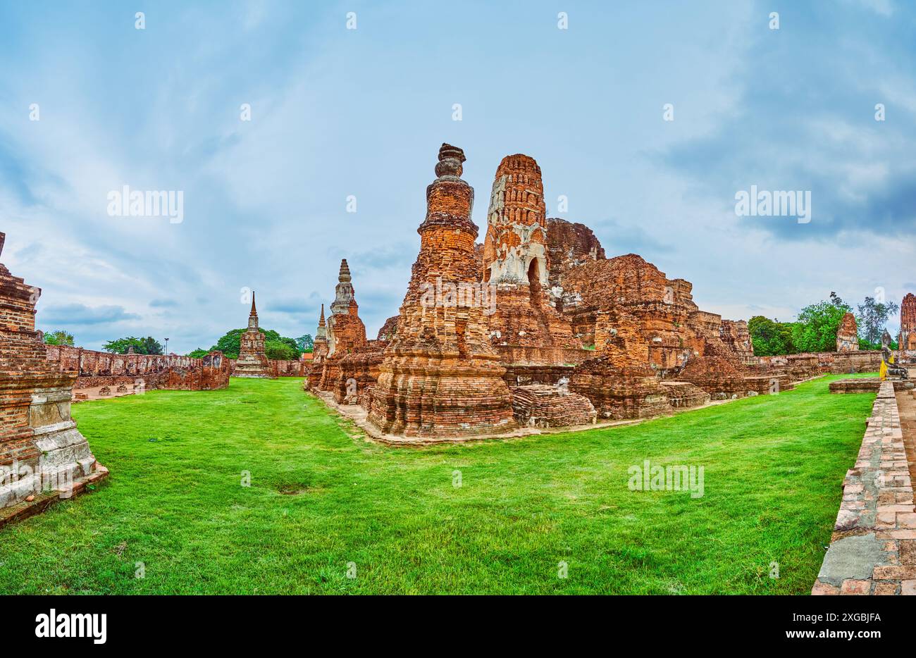 Buddhist shrines in thailand hi-res stock photography and images - Alamy