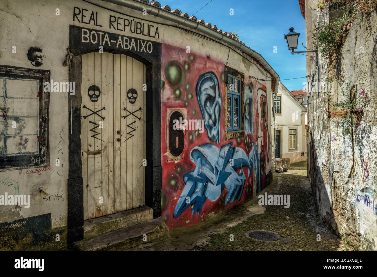 Down it fraternity house hi-res stock photography and images - Alamy