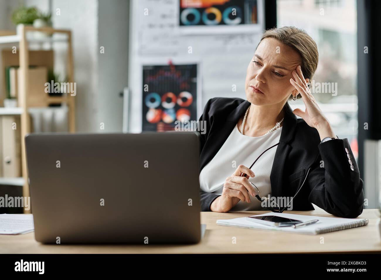Woman stressed in modern hi-res stock photography and images - Alamy