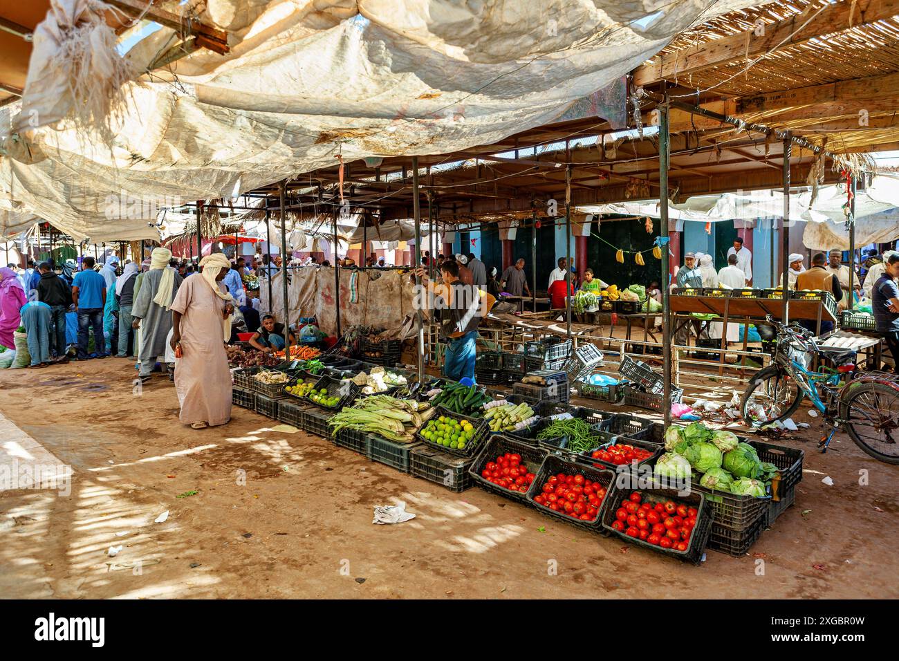 A North African market in the Sahara at Timimoun of Algeria Stock Photo ...