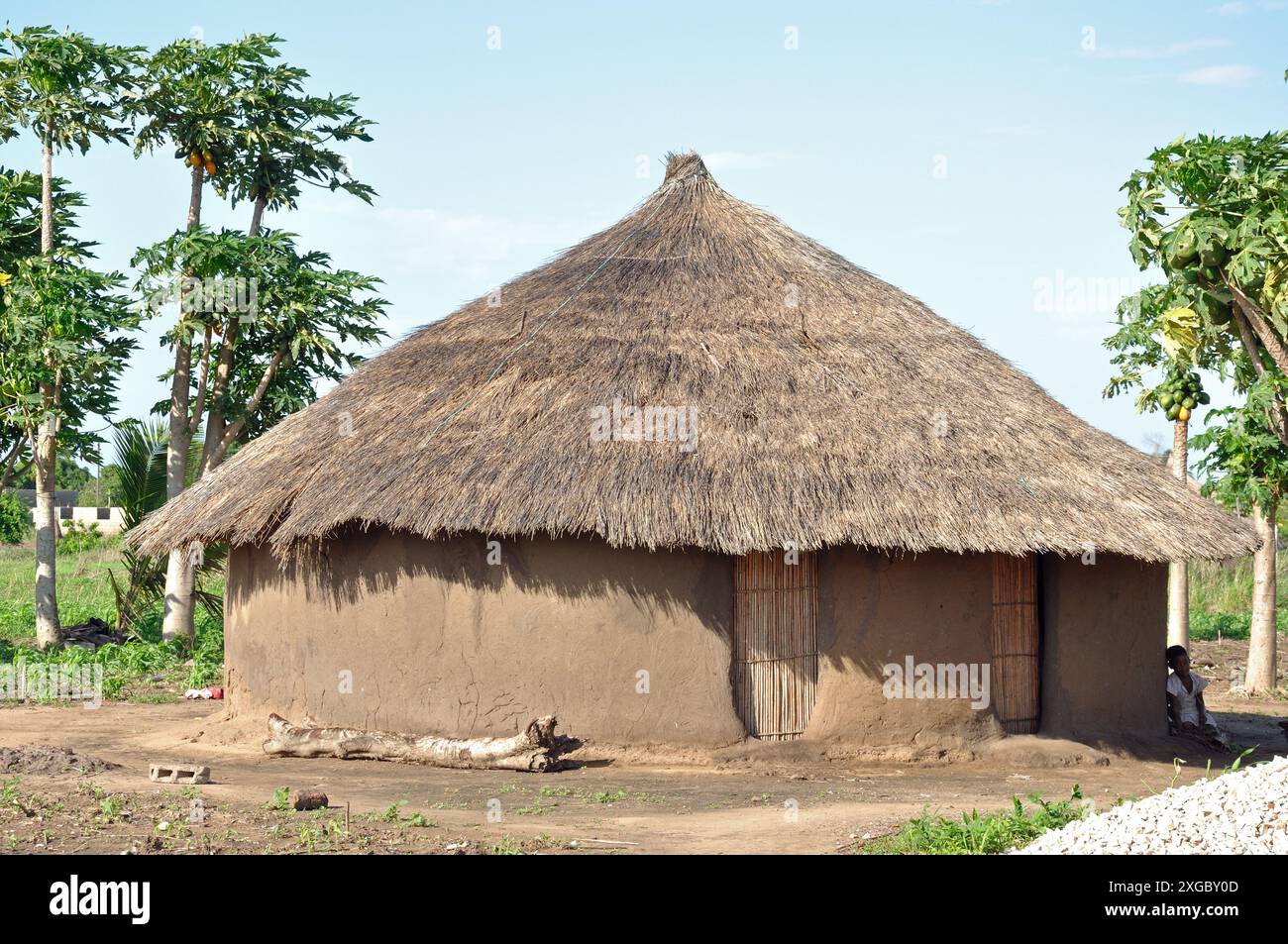 Mud hut, New Mambone, Inhambane, Mozambique. Weel-constructed mud-hut ...