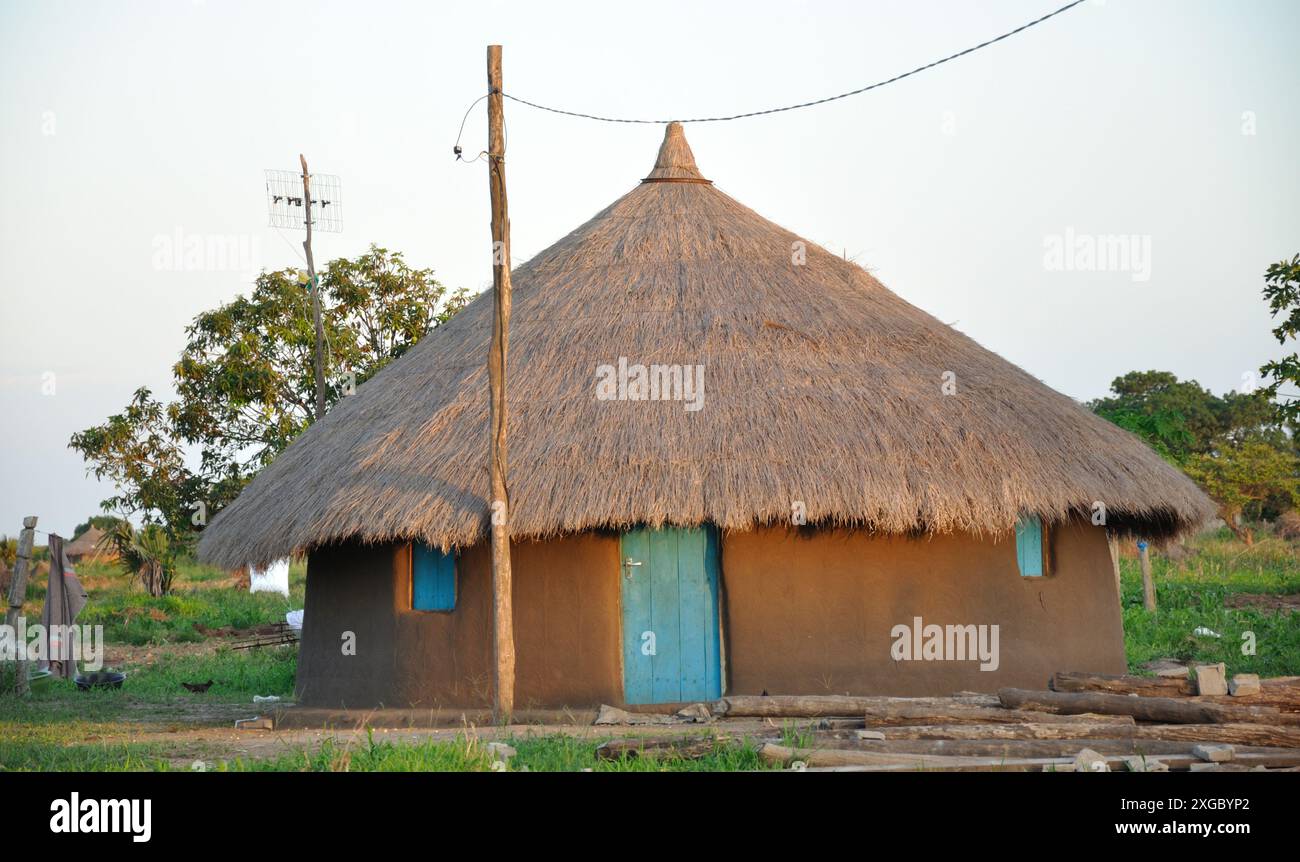 Electrified mud hut, New Mambone, Inhambane, Mozambique Stock Photo - Alamy