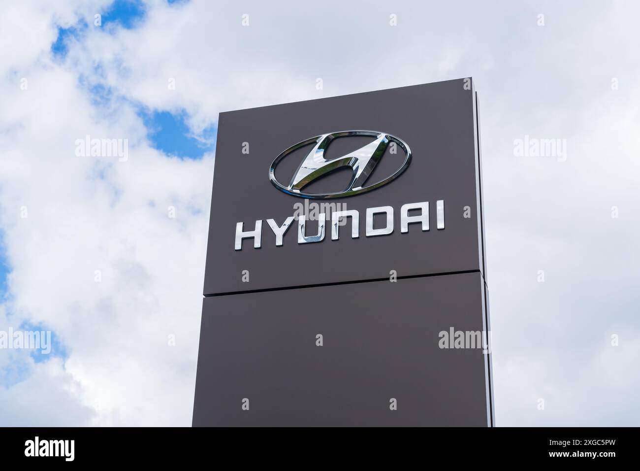 Telford, UK - July 8th 2024: Hyundai motor company logo and name ...