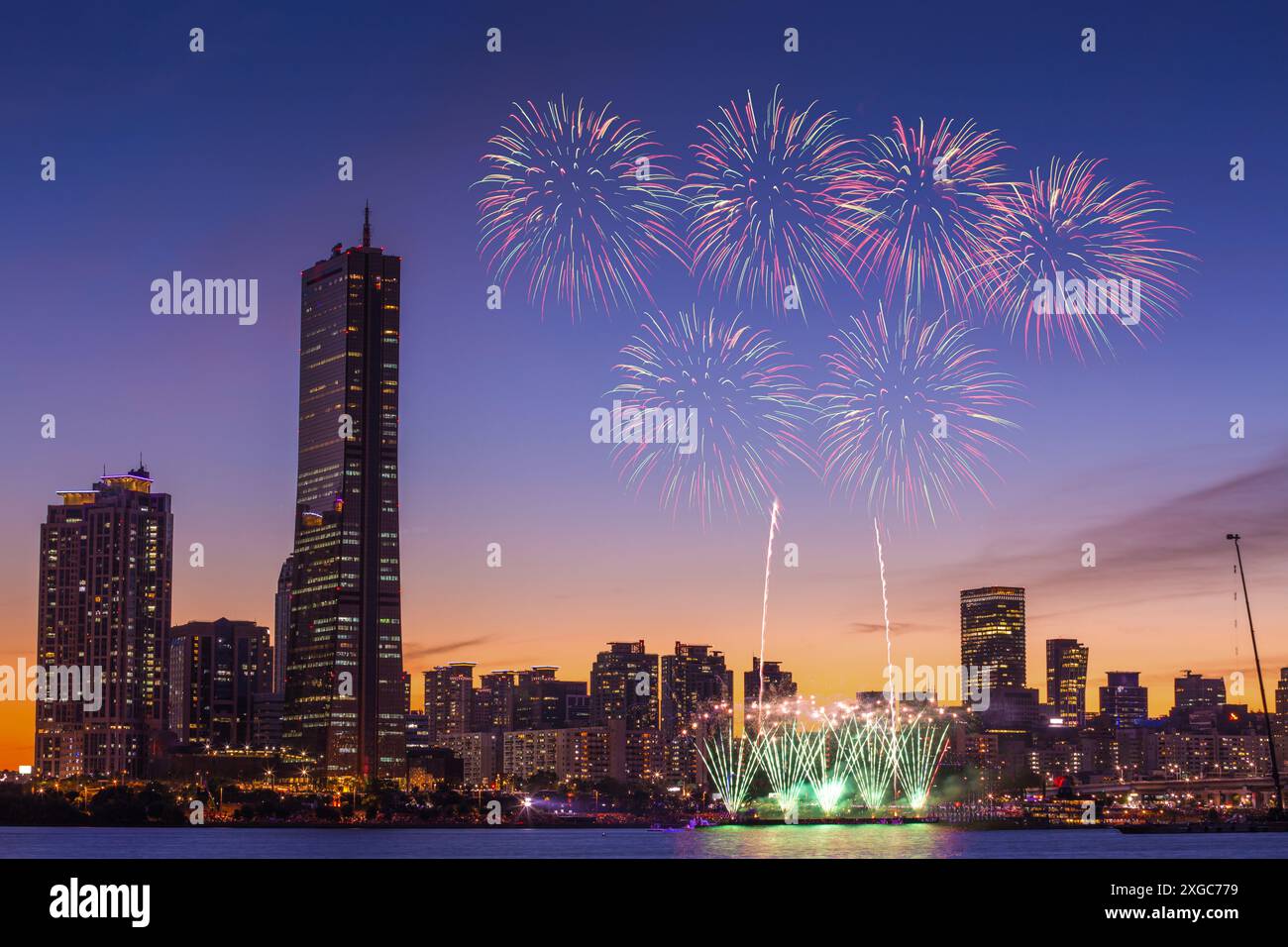Fireworks along the Han River in International Fireworks Festival at ...