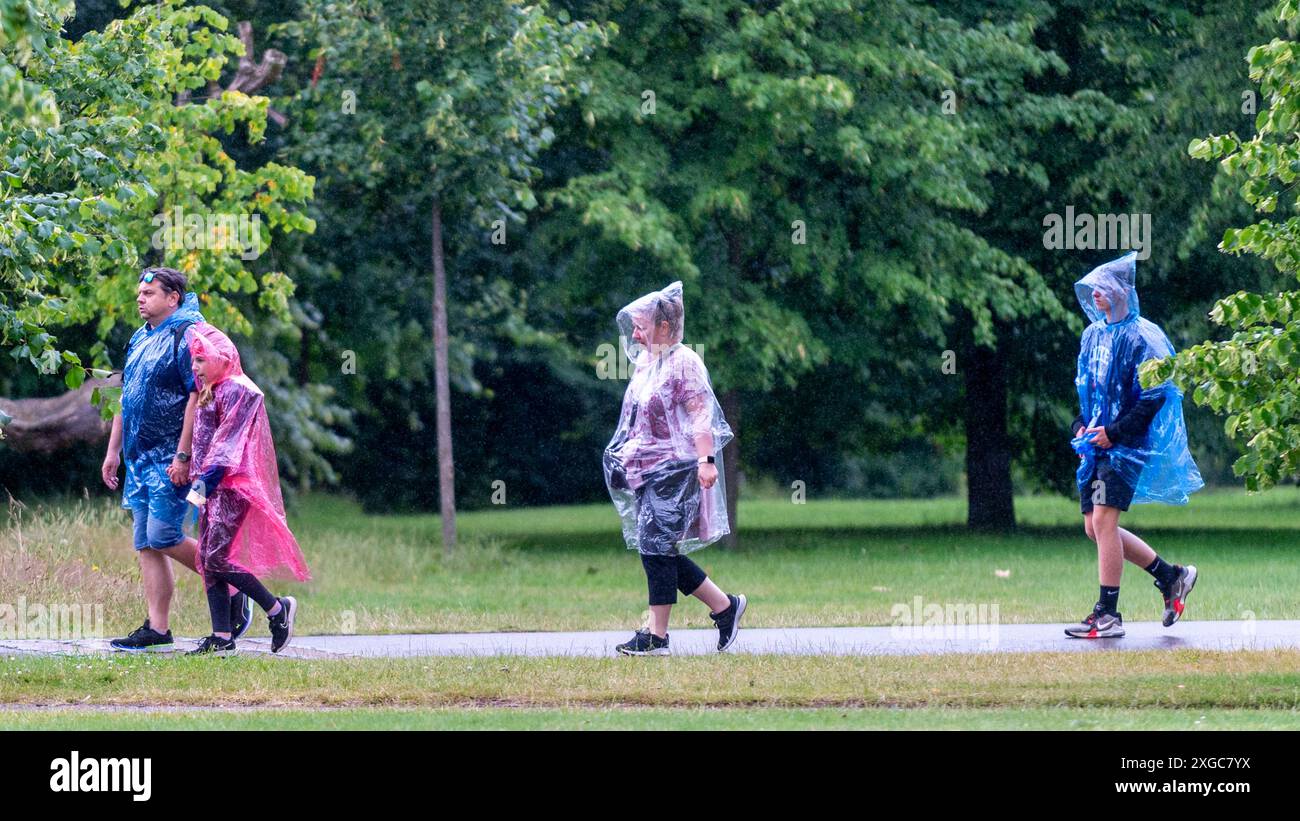 Weather uk london 2024 rain hi-res stock photography and images - Alamy
