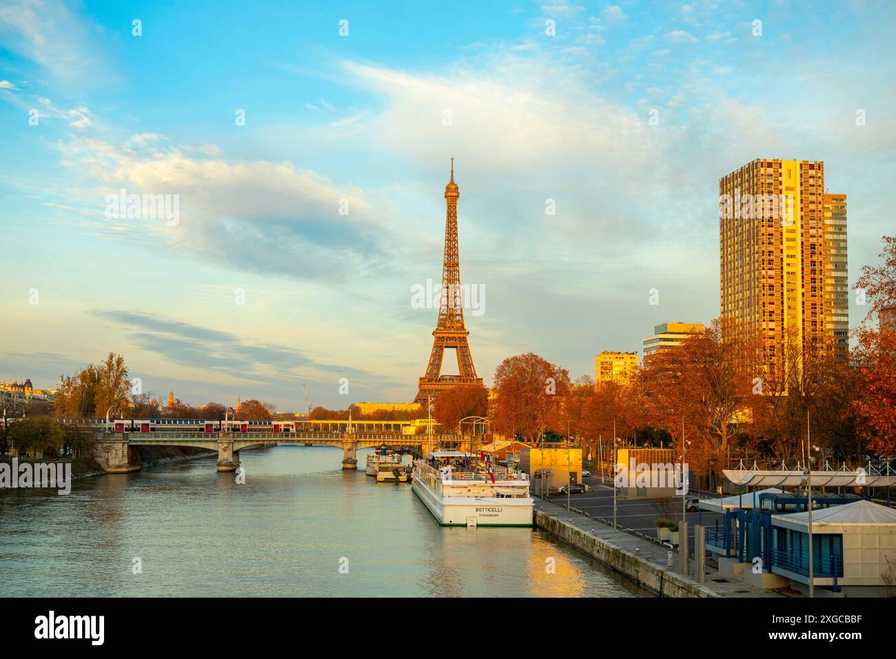 France, Paris, the banks of the Seine, the Eiffel Tower and the ...