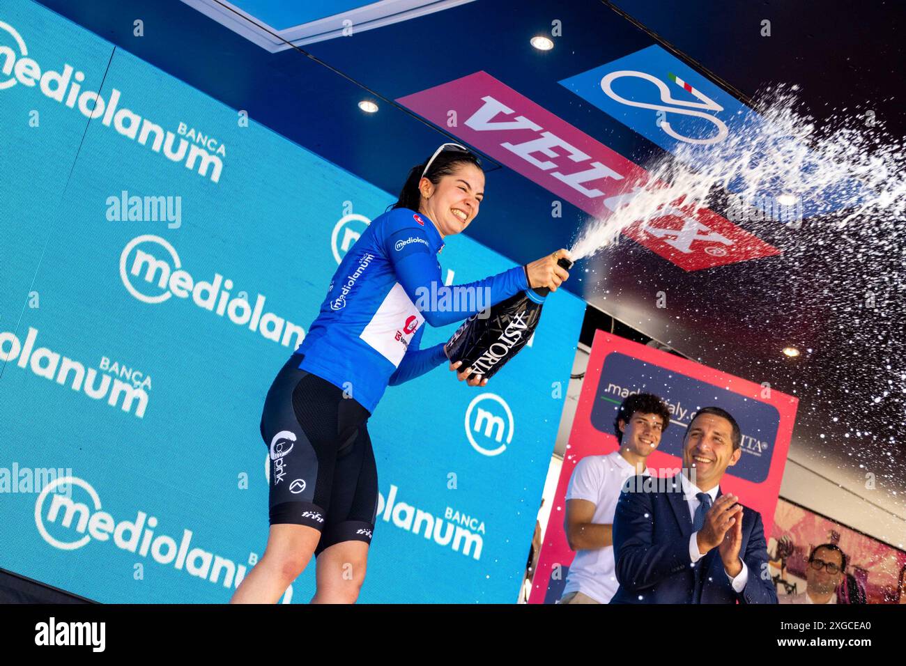 Ana Vitoria Magalhaes celebrates Maglia Blu during Giro d'Italia Women ...