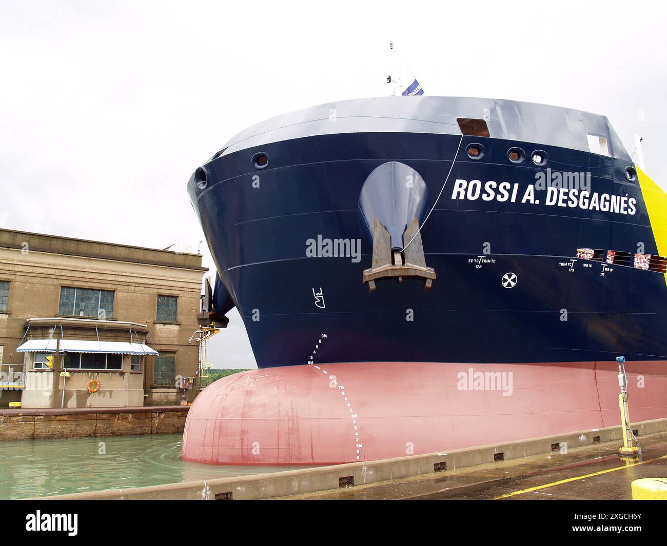 Welland Shipping Canal Lock #3 Stock Photo - Alamy