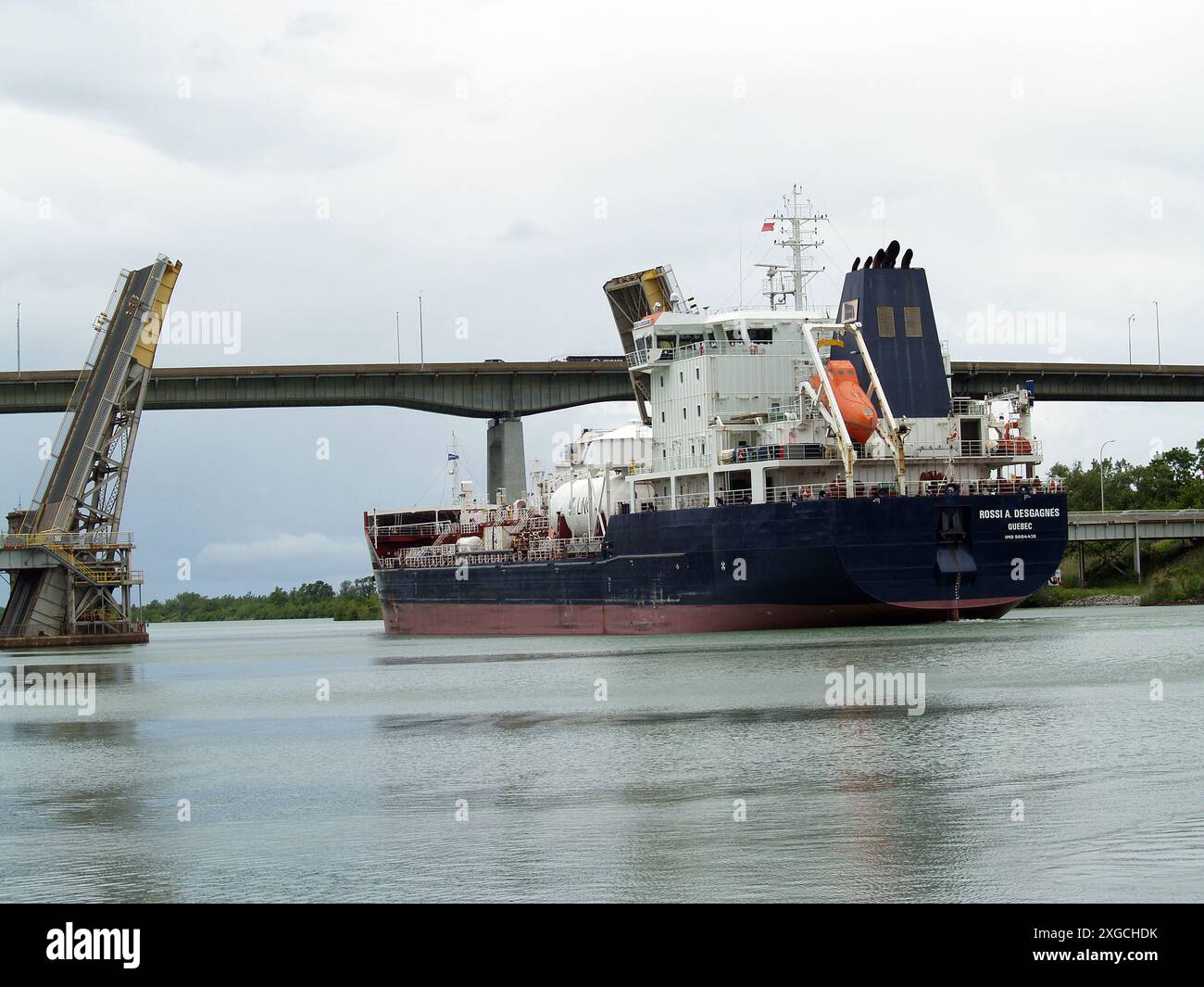 Welland Shipping Canal and drawbridge Stock Photo - Alamy