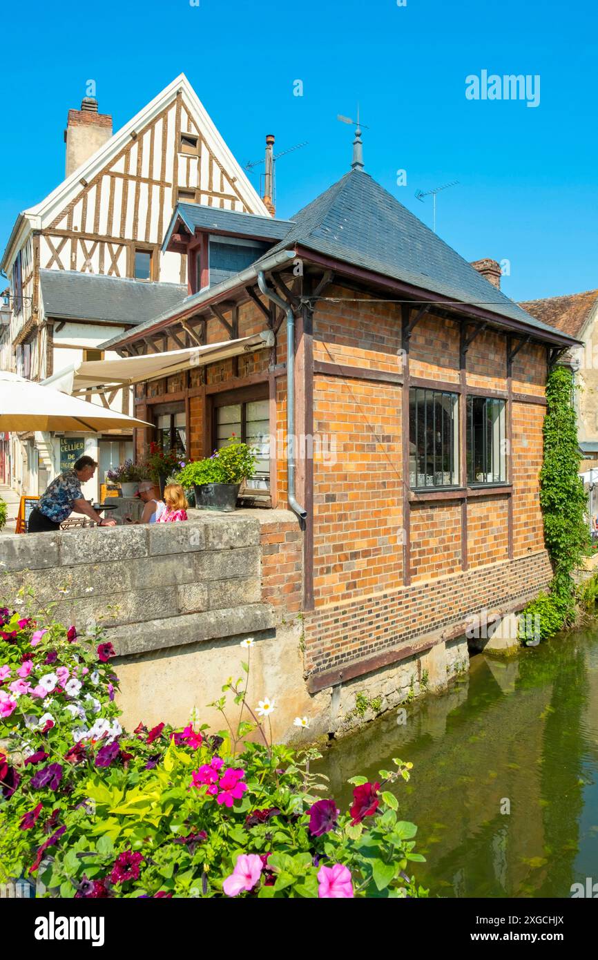 Chablis town hi-res stock photography and images - Alamy