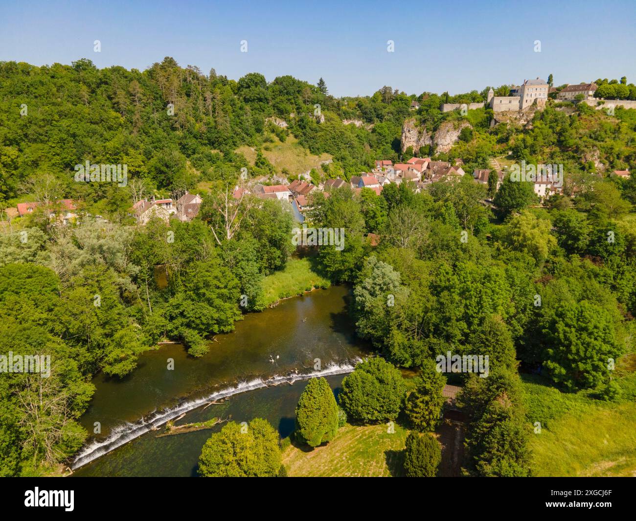 France, Yonne, Mailly le Chateau, overlooking the Yonne and the Canal ...