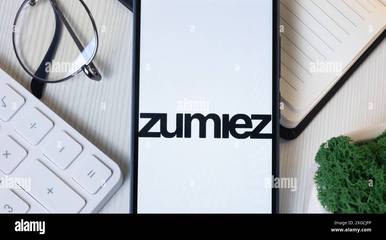 Zumiez logo hi-res stock photography and images - Alamy