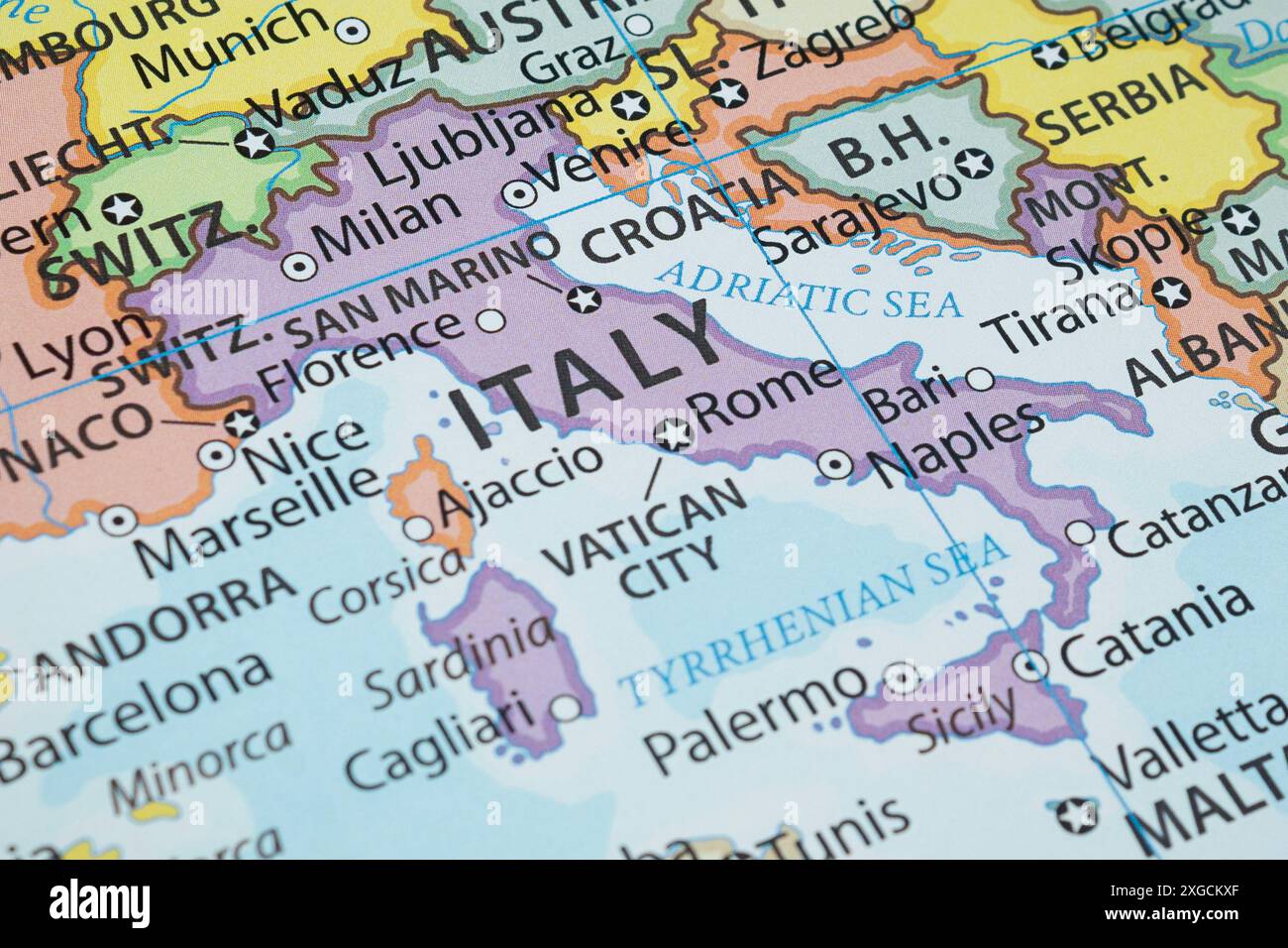 Close up to a Italy political map with country frontiers and most ...