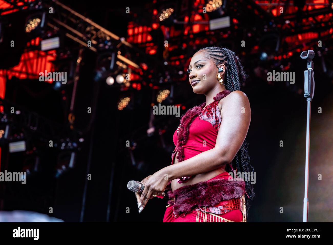 Tems singer hi-res stock photography and images - Alamy