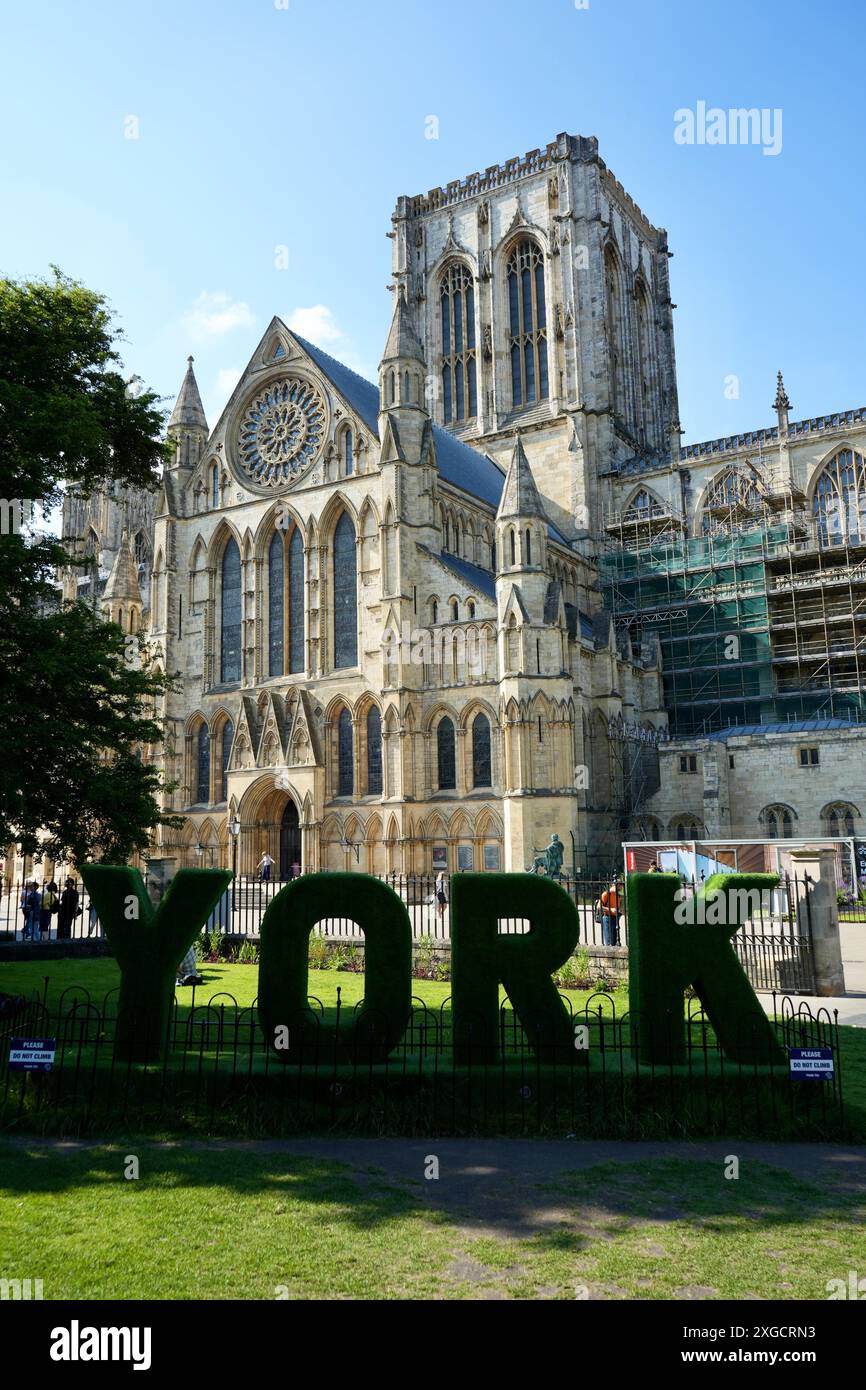 Topiary green York sign, with York Minster behind Stock Photo - Alamy