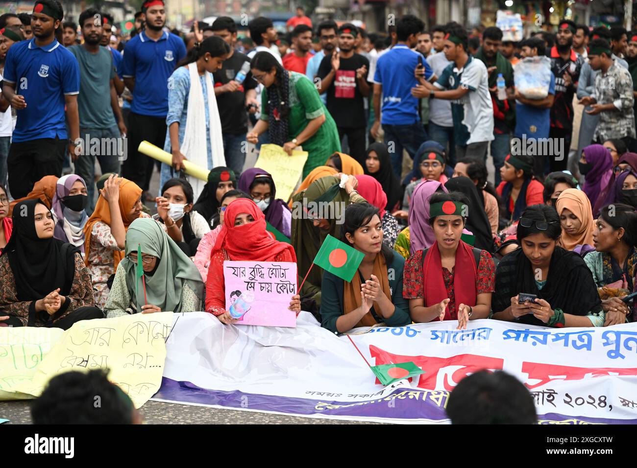 Dhaka, Bangladesh. 08th July, 2024. Students and job aspirants blocked ...