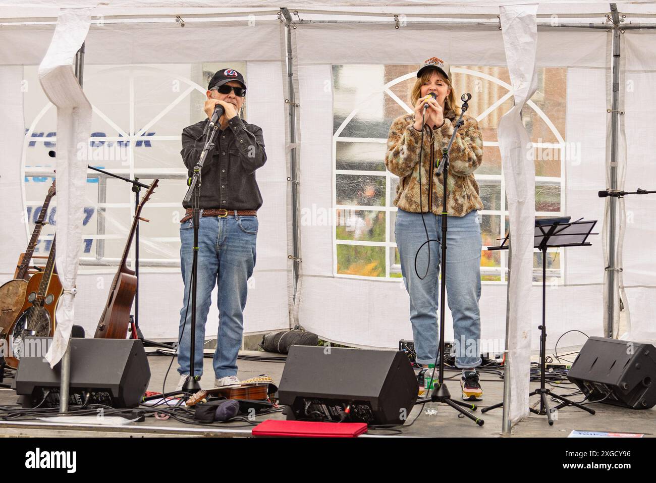 Group gig hi-res stock photography and images - Alamy