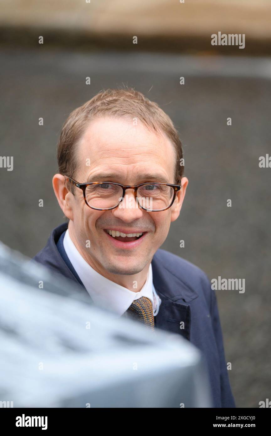 Chris Mason - BBC news Political Editor - in Downing Street the day ...