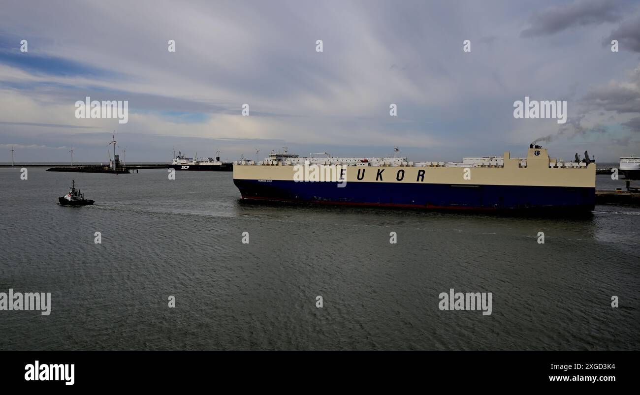 Lng tanker tug boat hi-res stock photography and images - Alamy