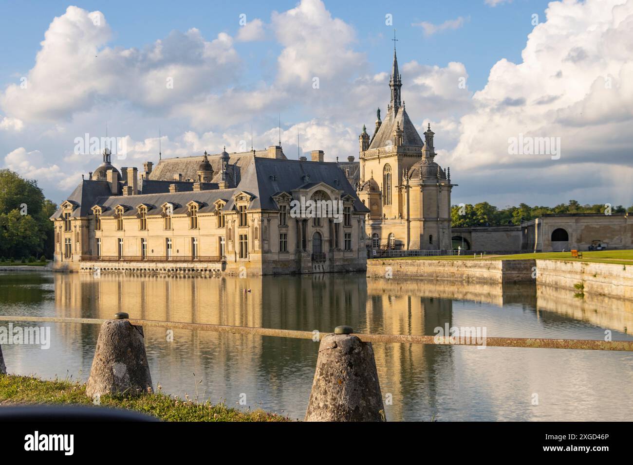 Château de Chantilly with reflections in grand bassin , Moat, Chantilly ...