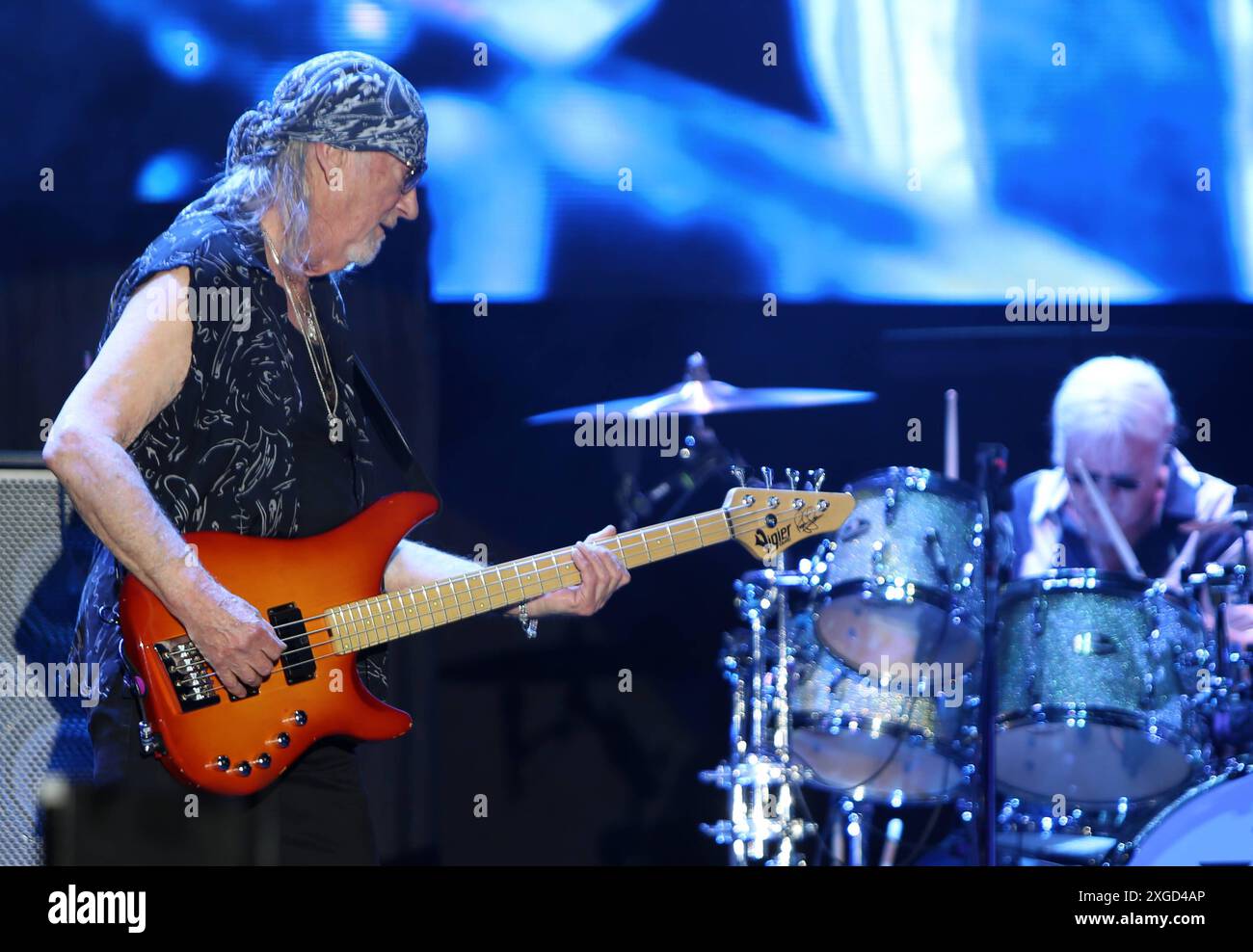 Roger Glover, Bassist von Deep Purple, beim Auftritt von Deep Purple am ...