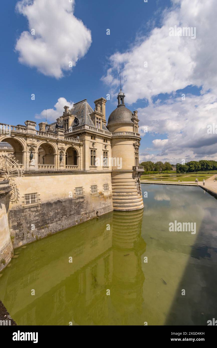 Château de Chantilly with reflections in grand bassin , Moat, Chantilly , Oise, France Stock ...