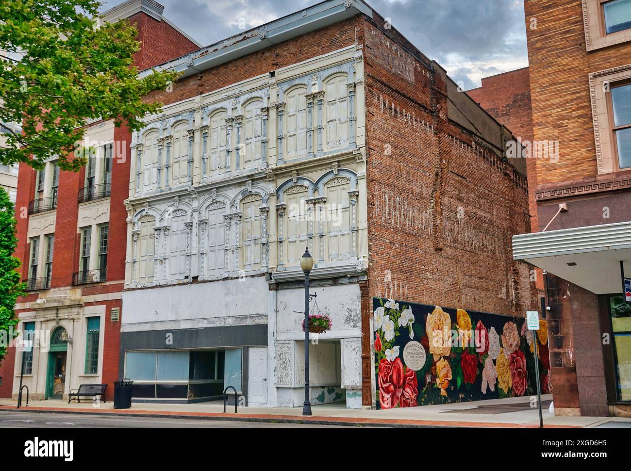 Abandoned store front on hi-res stock photography and images - Alamy