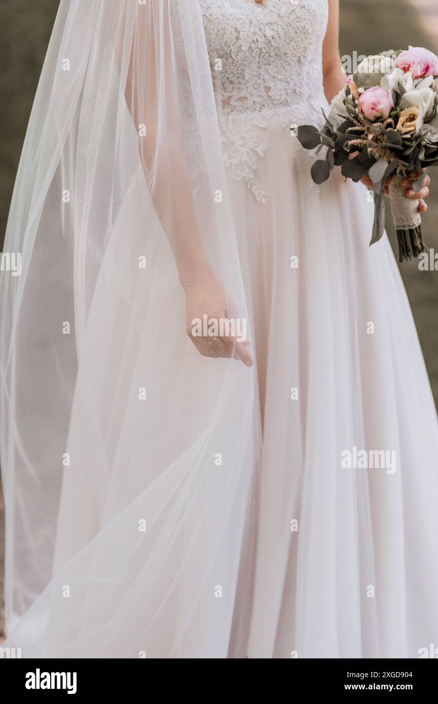 wedding couple, bridal detail with veil, bride and groom no face Stock ...