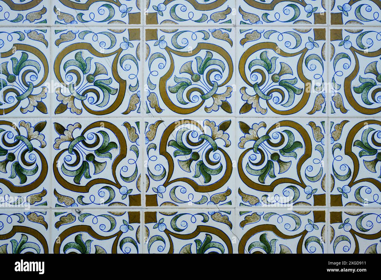 Tile tiles ornate blue gold hi-res stock photography and images - Alamy